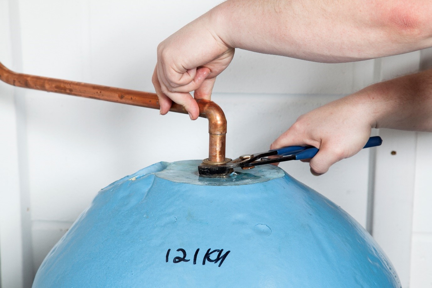 How to Fit a Flange on a Hot Water Cylinder | Salamander Pumps